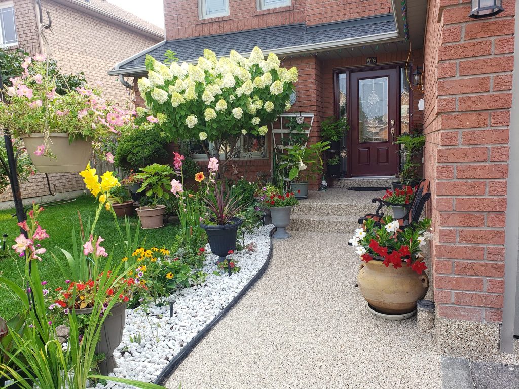 12 Simple Front Yard Landscaping Tips On A Budget