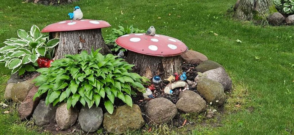 12 Creative Outdoor Tree Stump Ideas